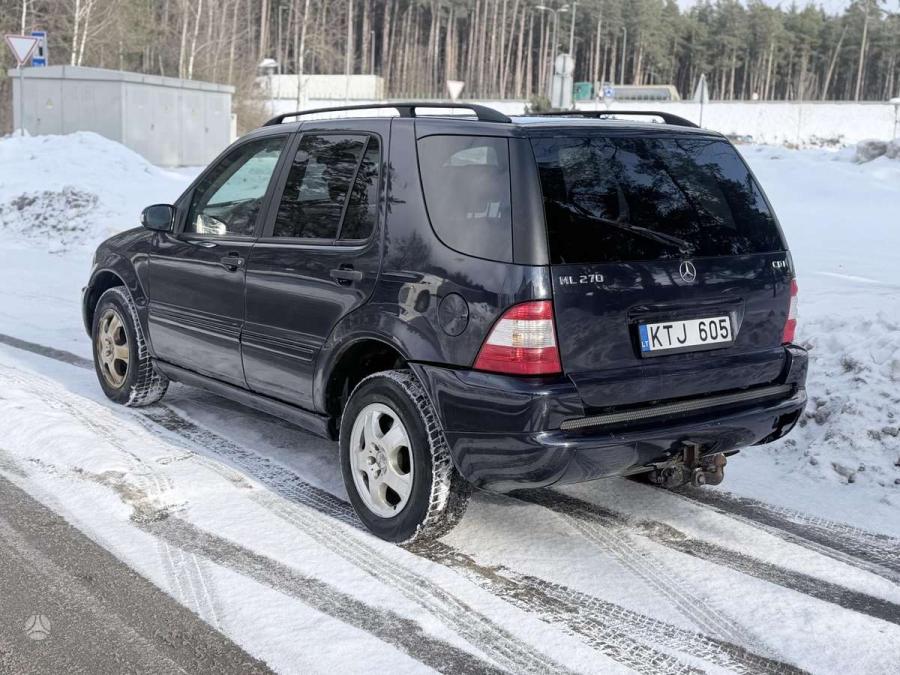 Blue Mercedes-Benz ML 270 2004 in Vilnius, with an engine capacity of 2.69 L and mileage of 350 thousand km for 2700 €, photo 4 on AUTOMOTO.COM.LV