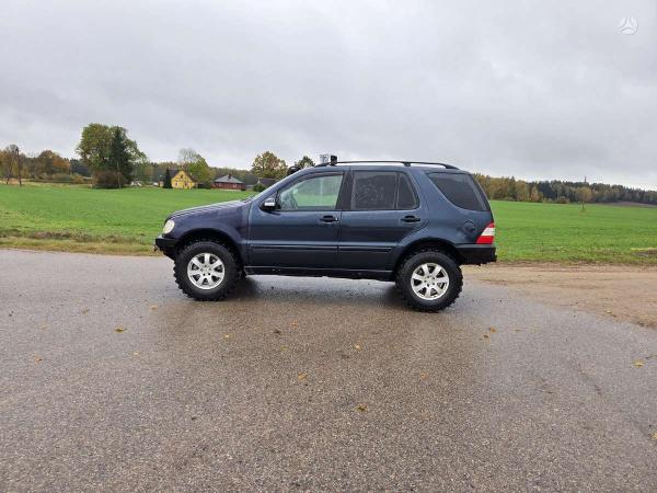 Blue Mercedes-Benz ML 270 2004 in Raseiniai, with an engine capacity of 2.69 L and mileage of 385 thousand km for 5500 €, photo 2 on AUTOMOTO.COM.LV