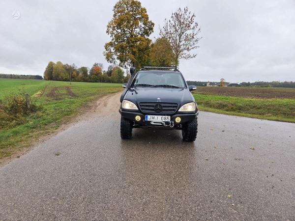 Blue Mercedes-Benz ML 270 2004 in Raseiniai, with an engine capacity of 2.69 L and mileage of 385 thousand km for 5500 €, photo 3 on AUTOMOTO.COM.LV