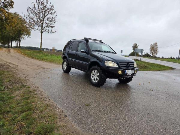 Blue Mercedes-Benz ML 270 2004 in Raseiniai, with an engine capacity of 2.69 L and mileage of 385 thousand km for 5500 €, photo 4 on AUTOMOTO.COM.LV