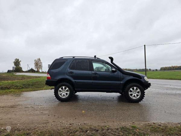 Blue Mercedes-Benz ML 270 2004 in Raseiniai, with an engine capacity of 2.69 L and mileage of 385 thousand km for 5500 €, photo 5 on AUTOMOTO.COM.LV