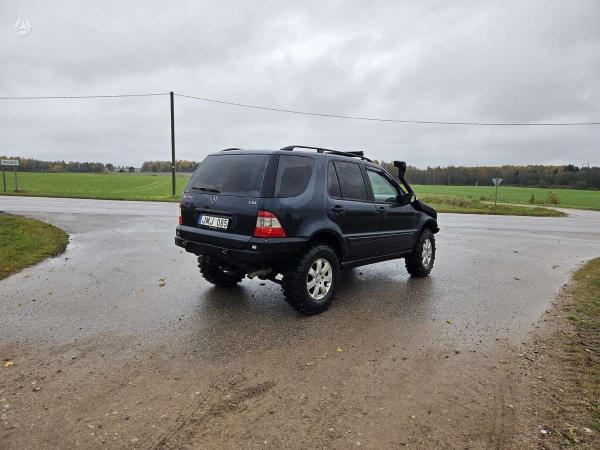 Blue Mercedes-Benz ML 270 2004 in Raseiniai, with an engine capacity of 2.69 L and mileage of 385 thousand km for 5500 €, photo 6 on AUTOMOTO.COM.LV