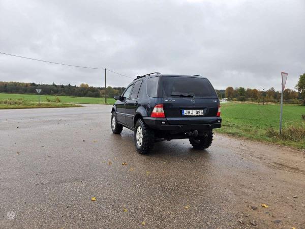 Blue Mercedes-Benz ML 270 2004 in Raseiniai, with an engine capacity of 2.69 L and mileage of 385 thousand km for 5500 €, photo 8 on AUTOMOTO.COM.LV