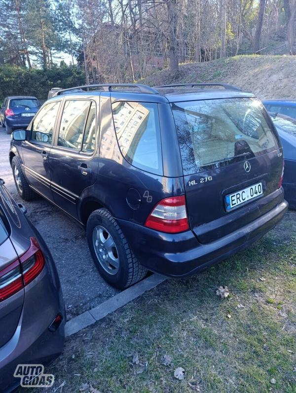 Zils Mercedes-Benz ML 270 2004 Viļņa, ar dzinēja tilpumu 2.70 L un nobraukumu 342 tūkst. km par 1900 €, foto 7 vietnē AUTOMOTO.COM.LV