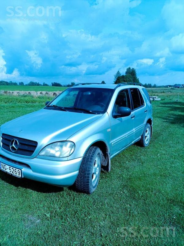 Mercedes-Benz ML 270 2000 in Balvi, with an engine capacity of 2.70 L and mileage of 296 thousand km for 2600 €, photo 1 on AUTOMOTO.COM.LV