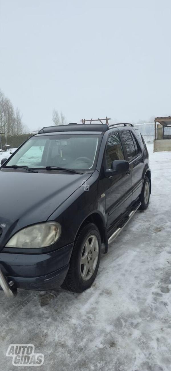 Mercedes-Benz ML 270 2000 Alīta, ar dzinēja tilpumu 2.70 L un nobraukumu 380 tūkst. km par 3200 €, foto 1 vietnē AUTOMOTO.COM.LV