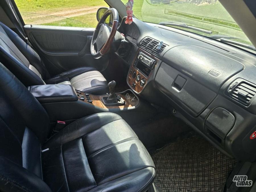 Mercedes-Benz ML 270 2000 in Ignalina, with an engine capacity of 2.70 L and mileage of 270 thousand km for 1350 €, photo 7 on AUTOMOTO.COM.LV