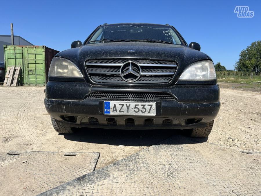 Mercedes-Benz ML 270 2001 in Kaunas, with an engine capacity of 2.70 L and mileage of 300 thousand km for 630 €, photo 3 on AUTOMOTO.COM.LV