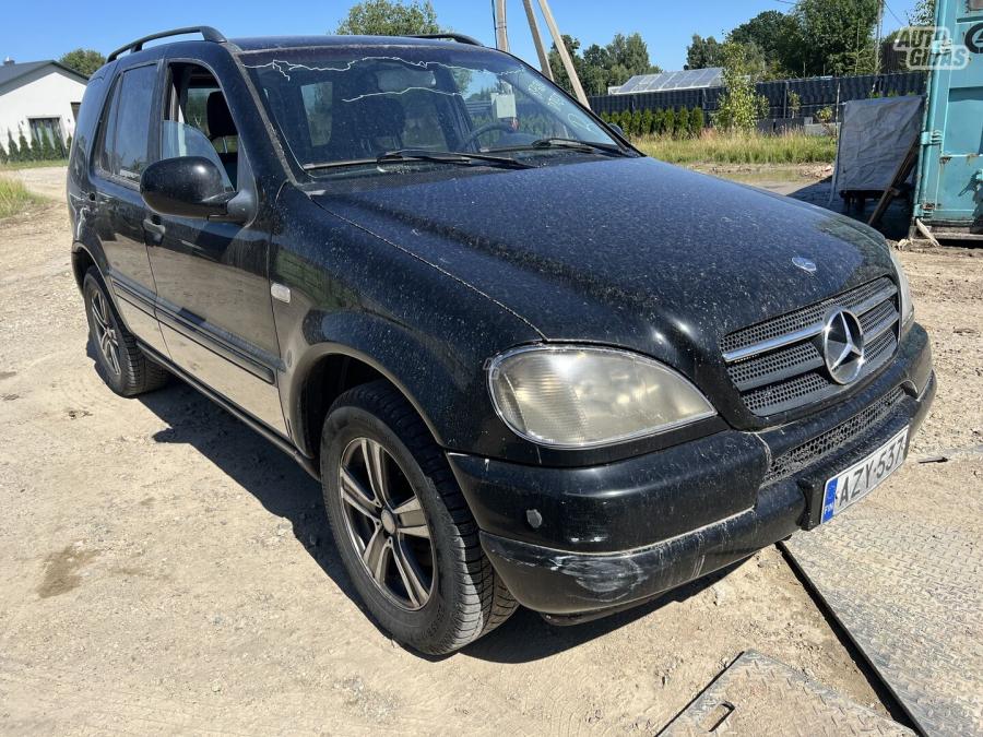 Mercedes-Benz ML 270 2001 in Kaunas, with an engine capacity of 2.70 L and mileage of 300 thousand km for 630 €, photo 4 on AUTOMOTO.COM.LV