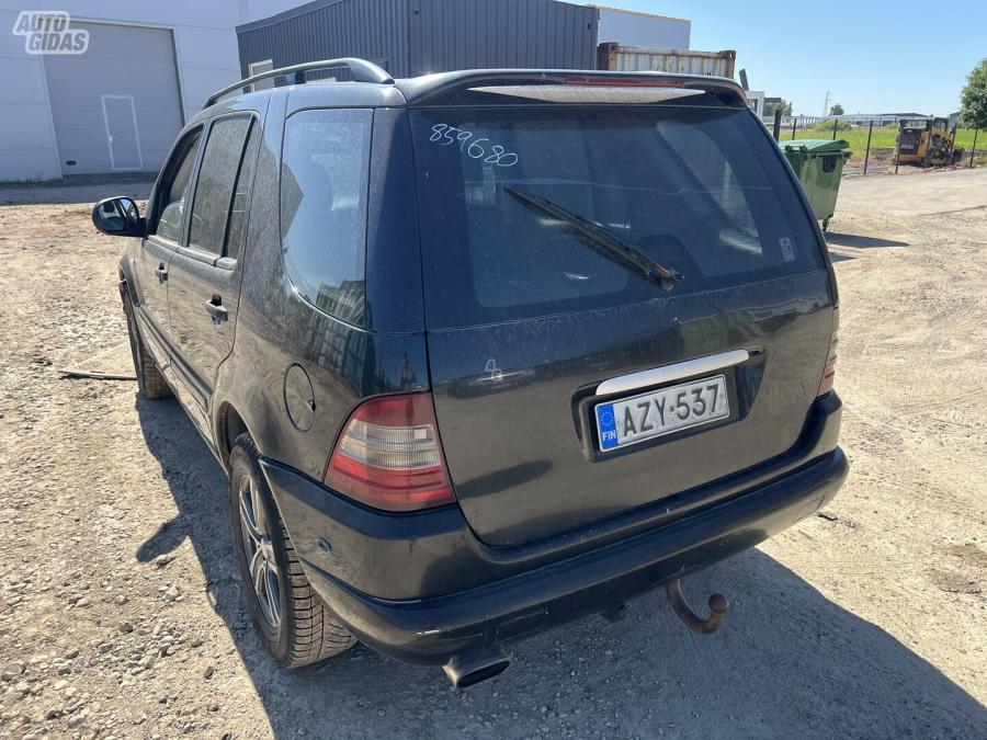 Mercedes-Benz ML 270 2001 in Kaunas, with an engine capacity of 2.70 L and mileage of 300 thousand km for 630 €, photo 6 on AUTOMOTO.COM.LV
