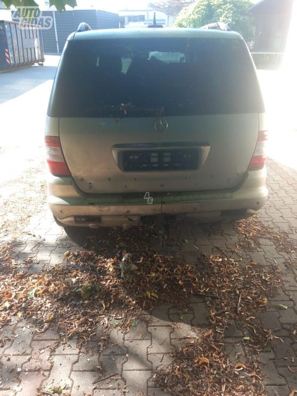 Mercedes-Benz ML 270 2003 in Marijampole, with an engine capacity of 2.70 L and mileage of 296 thousand km for 2300 €, photo 4 on AUTOMOTO.COM.LV