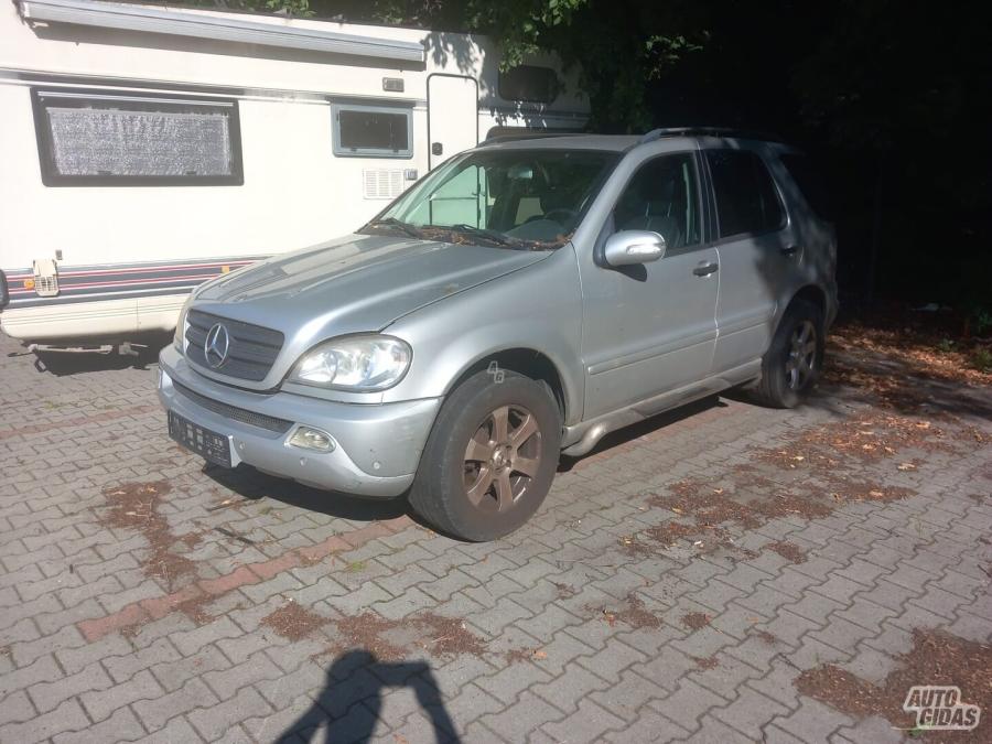 Mercedes-Benz ML 270 2003 in Marijampole, with an engine capacity of 2.70 L and mileage of 296 thousand km for 2300 €, photo 3 on AUTOMOTO.COM.LV