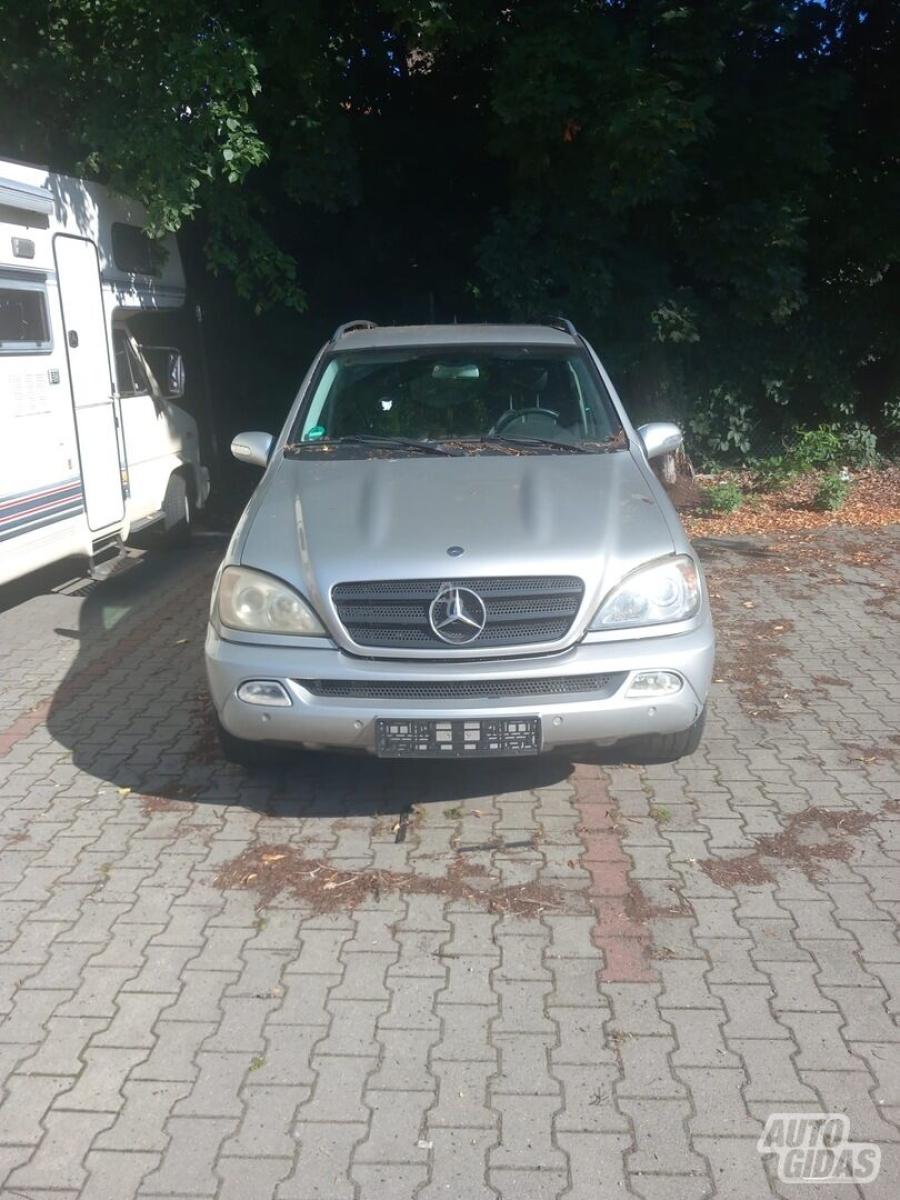 Mercedes-Benz ML 270 2003 in Marijampole, with an engine capacity of 2.70 L and mileage of 296 thousand km for 2300 €, photo 4 on AUTOMOTO.COM.LV