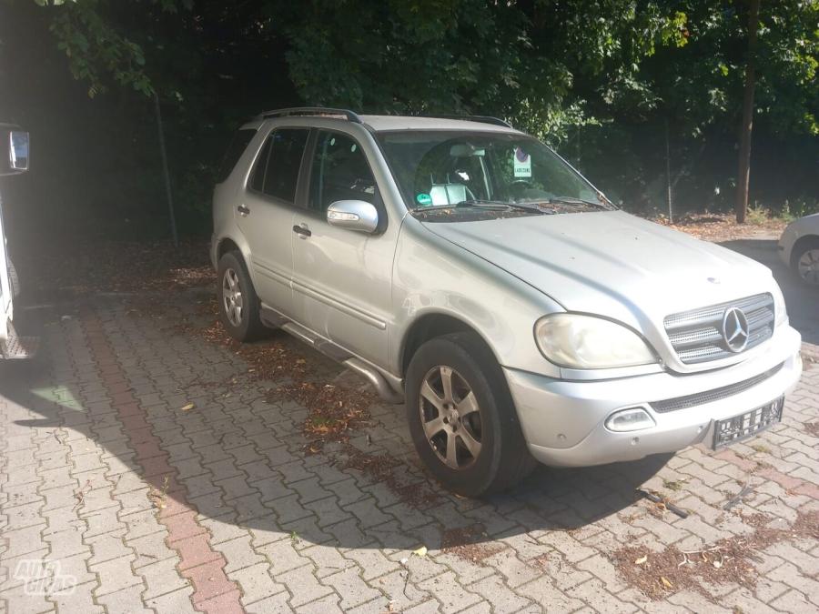 Mercedes-Benz ML 270 2003 in Marijampole, with an engine capacity of 2.70 L and mileage of 296 thousand km for 2300 €, photo 8 on AUTOMOTO.COM.LV