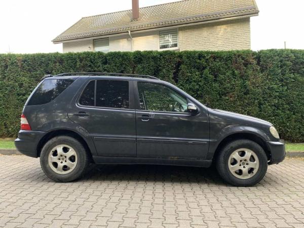 Mercedes-Benz ML 270 2003 in Vilnius, with an engine capacity of 2.70 L and mileage of 387 thousand km for 1900 €, photo 6 on AUTOMOTO.COM.LV
