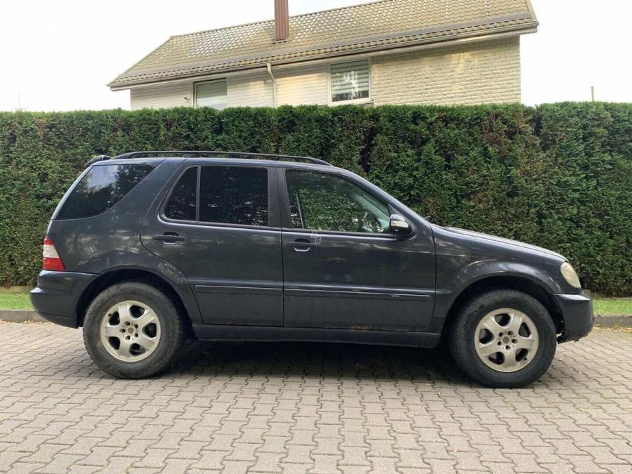 Mercedes-Benz ML 270 2003 in Vilnius, with an engine capacity of 2.70 L and mileage of 387 thousand km for 1900 €, photo 6 on AUTOMOTO.COM.LV