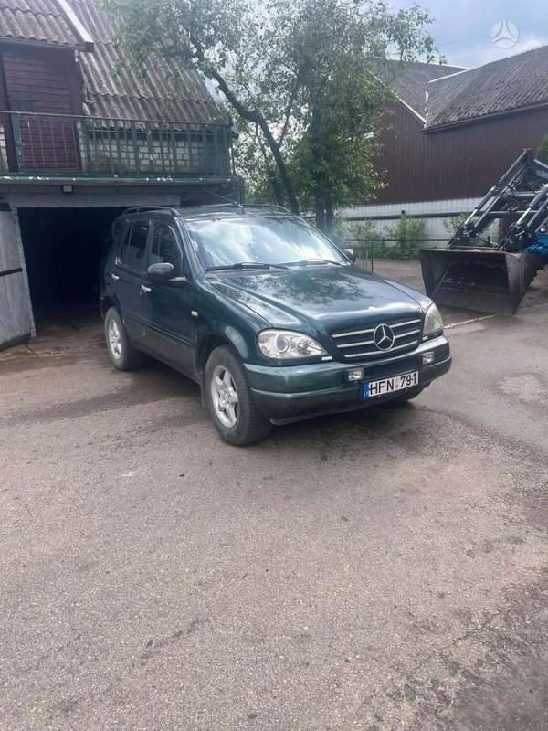 Green Mercedes-Benz ML 270 2001 in Silute, with an engine capacity of 2.69 L and mileage of 341 thousand km for 1800 €, photo 1 on AUTOMOTO.COM.LV