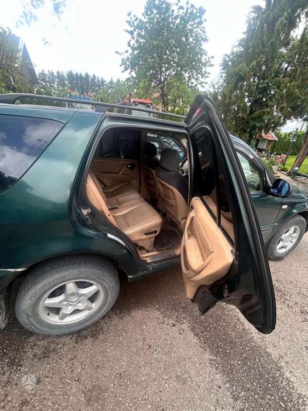 Green Mercedes-Benz ML 270 2001 in Silute, with an engine capacity of 2.69 L and mileage of 341 thousand km for 1800 €, photo 4 on AUTOMOTO.COM.LV