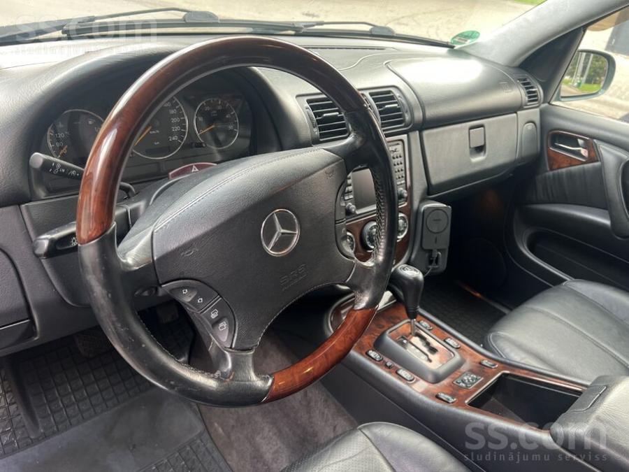 Green Mercedes-Benz ML 270 2003 in Riga, with an engine capacity of 2.70 L and mileage of 316 thousand km for 5250 €, photo 7 on AUTOMOTO.COM.LV