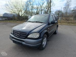 Grey Mercedes-Benz ML 270 2000 in Marijampole, with an engine capacity of 2.70 L and mileage of 295 thousand km for 2499 €, photo 4 on AUTOMOTO.COM.LV