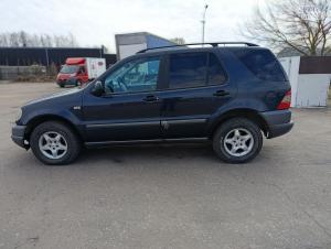 Grey Mercedes-Benz ML 270 2000 in Marijampole, with an engine capacity of 2.70 L and mileage of 295 thousand km for 2499 €, photo 8 on AUTOMOTO.COM.LV