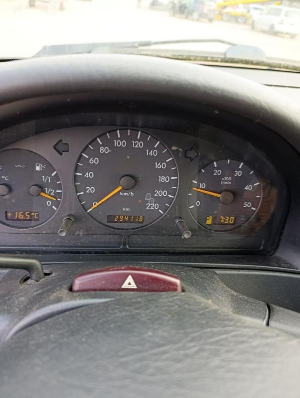 Grey Mercedes-Benz ML 270 2000 in Marijampole, with an engine capacity of 2.70 L and mileage of 295 thousand km for 2000 €, photo 11 on AUTOMOTO.COM.LV