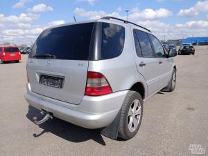 Grey Mercedes-Benz ML 270 2000 in Marijampole, with an engine capacity of 2.70 L and mileage of 226 thousand km for 2550 €, photo 4 on AUTOMOTO.COM.LV