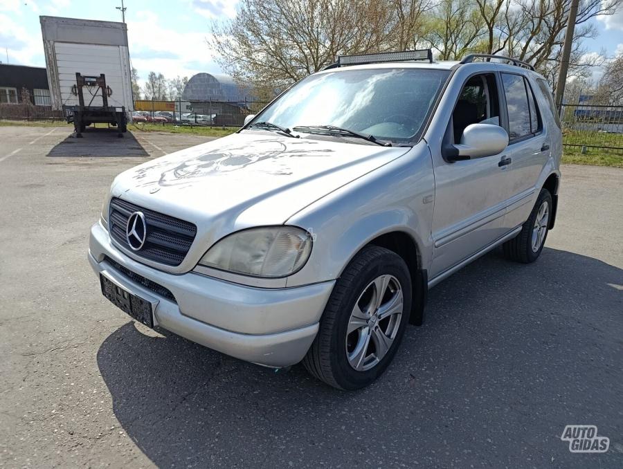 Grey Mercedes-Benz ML 270 2000 in Marijampole, with an engine capacity of 2.70 L and mileage of 226 thousand km for 2550 €, photo 7 on AUTOMOTO.COM.LV