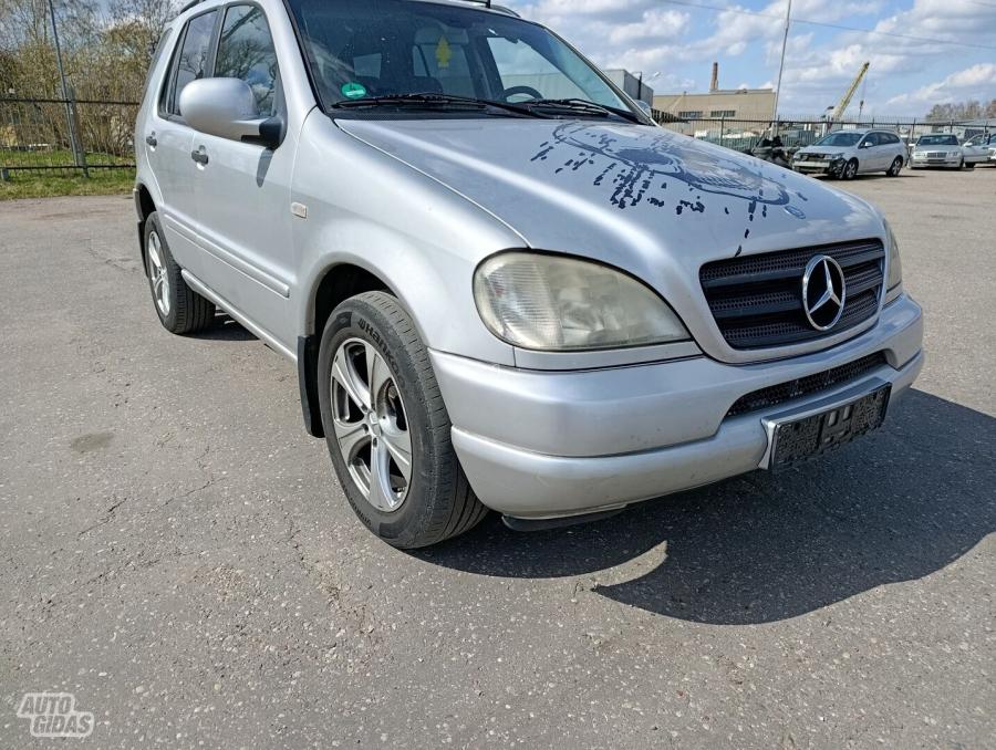 Grey Mercedes-Benz ML 270 2000 in Marijampole, with an engine capacity of 2.70 L and mileage of 226 thousand km for 2550 €, photo 11 on AUTOMOTO.COM.LV