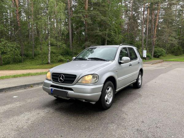 Мерседес МЛ 270 2000 в Игналина на AUTOMOTO.COM.LV Серый Мерседес МЛ 270 2000 в Игналина, объемом двигателя 2.70 л и пробегом 489 тыс. км за 2200 €, фото 3 на AUTOMOTO.COM.LV