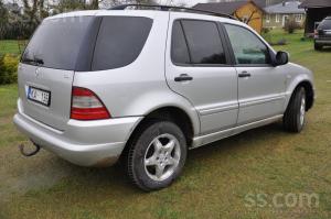 Pelēks Mercedes-Benz ML 270 2001 Bauska, ar dzinēja tilpumu 2.70 L un nobraukumu 384 tūkst. km par 2200 €, foto 2 vietnē AUTOMOTO.COM.LV
