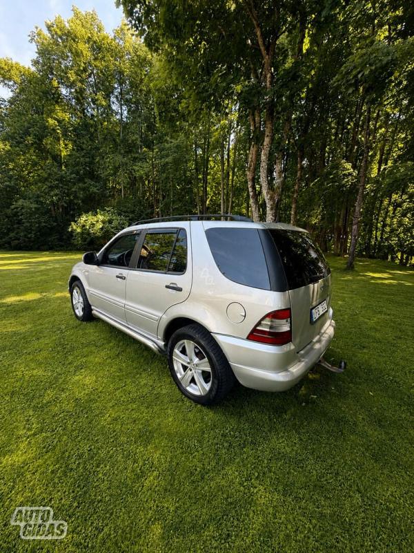 Pelēks Mercedes-Benz ML 270 2001 Gargždai, ar dzinēja tilpumu 2.70 L un nobraukumu 326 tūkst. km par 3800 €, foto 3 vietnē AUTOMOTO.COM.LV