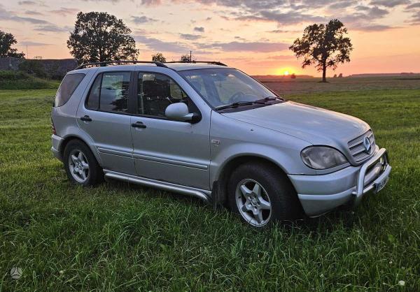 Pelēks Mercedes-Benz ML 270 2001 Biržai, ar dzinēja tilpumu 2.69 L un nobraukumu 329 tūkst. km par 1900 €, foto 1 vietnē AUTOMOTO.COM.LV