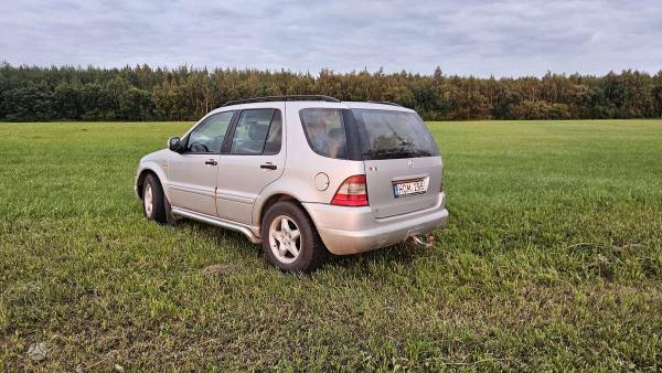 Pelēks Mercedes-Benz ML 270 2001 Biržai, ar dzinēja tilpumu 2.69 L un nobraukumu 329 tūkst. km par 1900 €, foto 4 vietnē AUTOMOTO.COM.LV