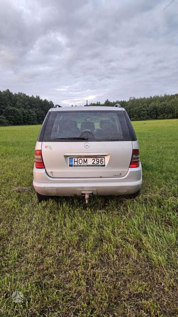 Pelēks Mercedes-Benz ML 270 2001 Biržai, ar dzinēja tilpumu 2.69 L un nobraukumu 329 tūkst. km par 1900 €, foto 6 vietnē AUTOMOTO.COM.LV