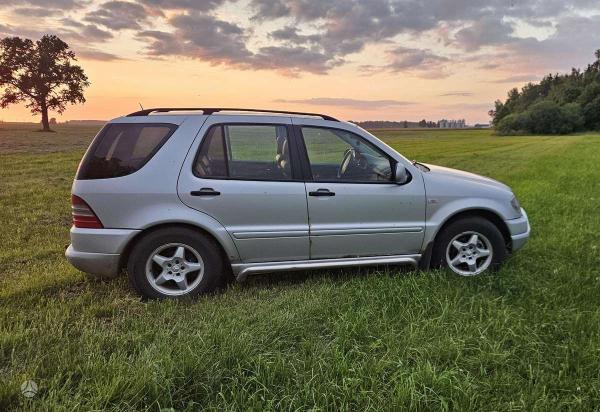 Pelēks Mercedes-Benz ML 270 2001 Biržai, ar dzinēja tilpumu 2.69 L un nobraukumu 329 tūkst. km par 1900 €, foto 7 vietnē AUTOMOTO.COM.LV