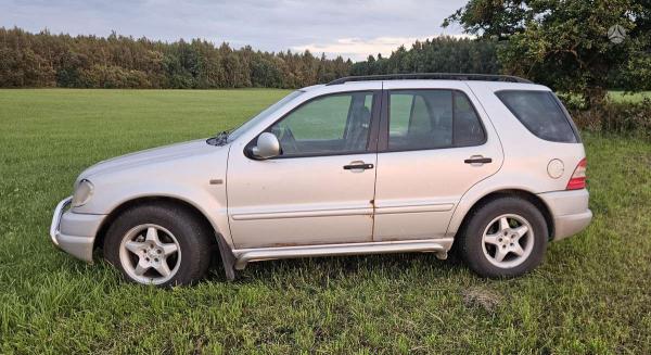 Pelēks Mercedes-Benz ML 270 2001 Biržai, ar dzinēja tilpumu 2.69 L un nobraukumu 329 tūkst. km par 1900 €, foto 8 vietnē AUTOMOTO.COM.LV