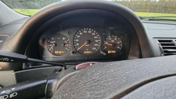 Pelēks Mercedes-Benz ML 270 2001 Biržai, ar dzinēja tilpumu 2.69 L un nobraukumu 329 tūkst. km par 1900 €, foto 9 vietnē AUTOMOTO.COM.LV