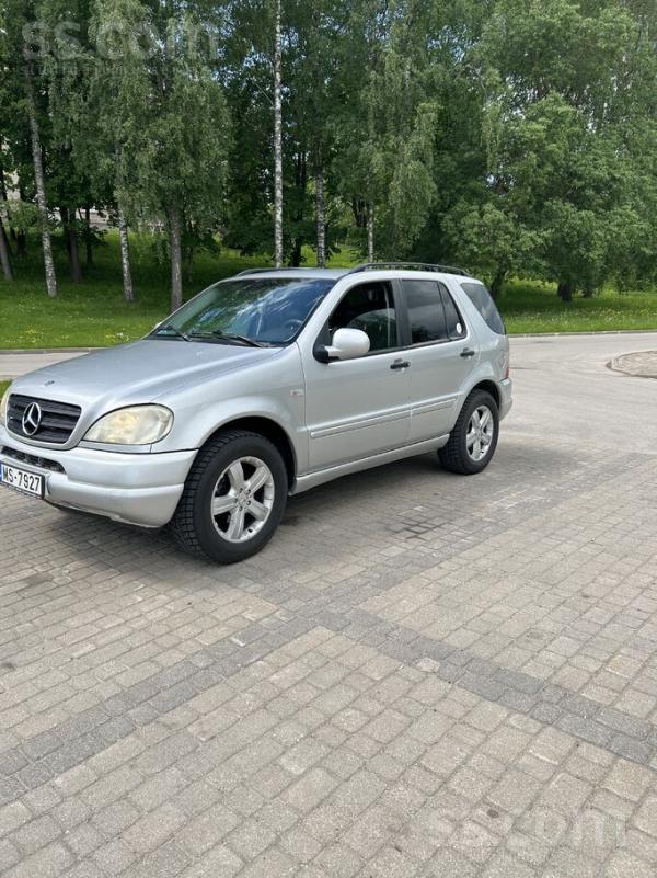 Grey Mercedes-Benz ML 270 2001 in Rezekne, with an engine capacity of 2.70 L and mileage of 237 thousand km for 3600 €, photo 1 on AUTOMOTO.COM.LV