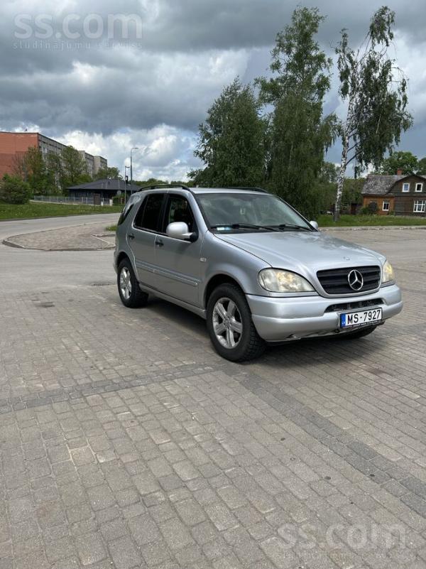 Grey Mercedes-Benz ML 270 2001 in Rezekne, with an engine capacity of 2.70 L and mileage of 237 thousand km for 3600 €, photo 2 on AUTOMOTO.COM.LV