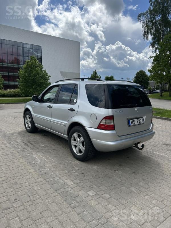 Grey Mercedes-Benz ML 270 2001 in Rezekne, with an engine capacity of 2.70 L and mileage of 237 thousand km for 3600 €, photo 3 on AUTOMOTO.COM.LV