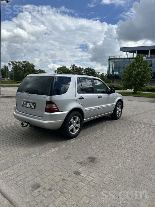 Grey Mercedes-Benz ML 270 2001 in Rezekne, with an engine capacity of 2.70 L and mileage of 237 thousand km for 3600 €, photo 4 on AUTOMOTO.COM.LV