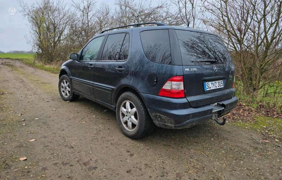 Pelēks Mercedes-Benz ML 270 2002 Marijampole, ar dzinēja tilpumu 2.70 L un nobraukumu 330 tūkst. km par 2150 €, foto 2 vietnē AUTOMOTO.COM.LV