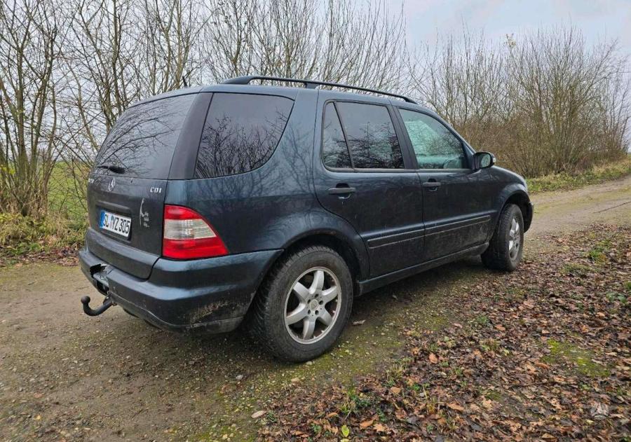 Pelēks Mercedes-Benz ML 270 2002 Marijampole, ar dzinēja tilpumu 2.70 L un nobraukumu 330 tūkst. km par 2150 €, foto 4 vietnē AUTOMOTO.COM.LV