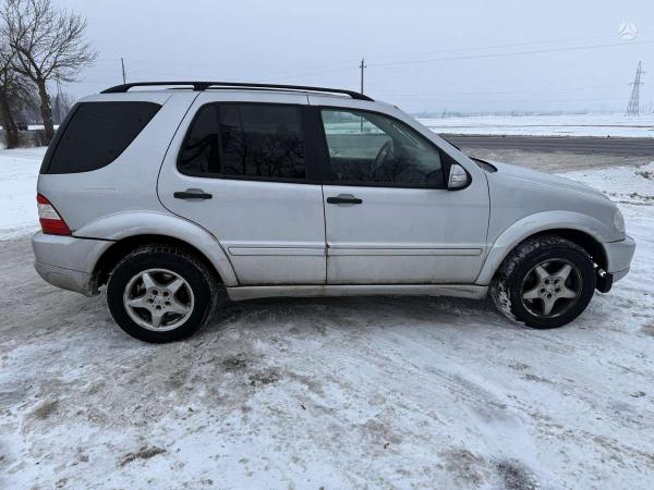 Pelēks Mercedes-Benz ML 270 2002 Marijampole, ar dzinēja tilpumu 0.00 L un nobraukumu 268 tūkst. km par 2400 €, foto 3 vietnē AUTOMOTO.COM.LV