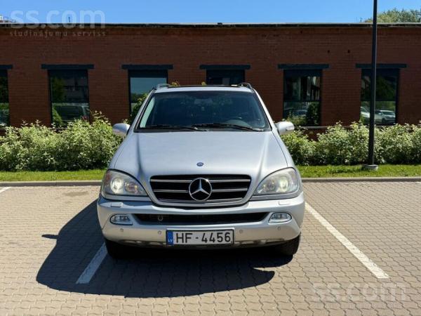 Grey Mercedes-Benz ML 270 2002 in Riga, with an engine capacity of 2.70 L and mileage of 249 thousand km for 3700 €, photo 2 on AUTOMOTO.COM.LV