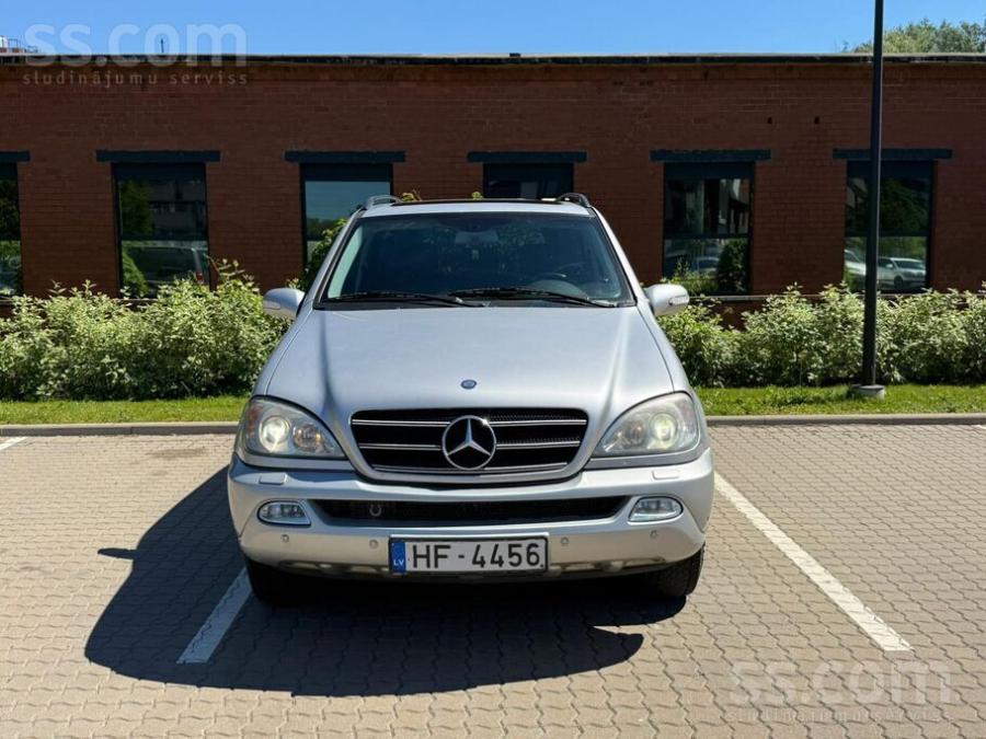 Pelēks Mercedes-Benz ML 270 2002 Rīga, ar dzinēja tilpumu 2.70 L un nobraukumu 249 tūkst. km par 3700 €, foto 3 vietnē AUTOMOTO.COM.LV