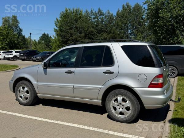 Grey Mercedes-Benz ML 270 2002 in Riga, with an engine capacity of 2.70 L and mileage of 249 thousand km for 3700 €, photo 4 on AUTOMOTO.COM.LV
