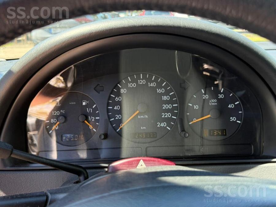 Pelēks Mercedes-Benz ML 270 2002 Rīga, ar dzinēja tilpumu 2.70 L un nobraukumu 249 tūkst. km par 3700 €, foto 14 vietnē AUTOMOTO.COM.LV