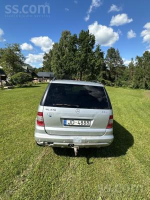 Grey Mercedes-Benz ML 270 2002 in Preili, with an engine capacity of 2.70 L and mileage of 300 thousand km for 1700 €, photo 4 on AUTOMOTO.COM.LV